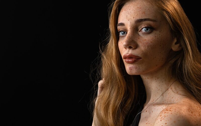 The Downside of Heavy Contouring: Keeping Makeup Natural – Better Minute